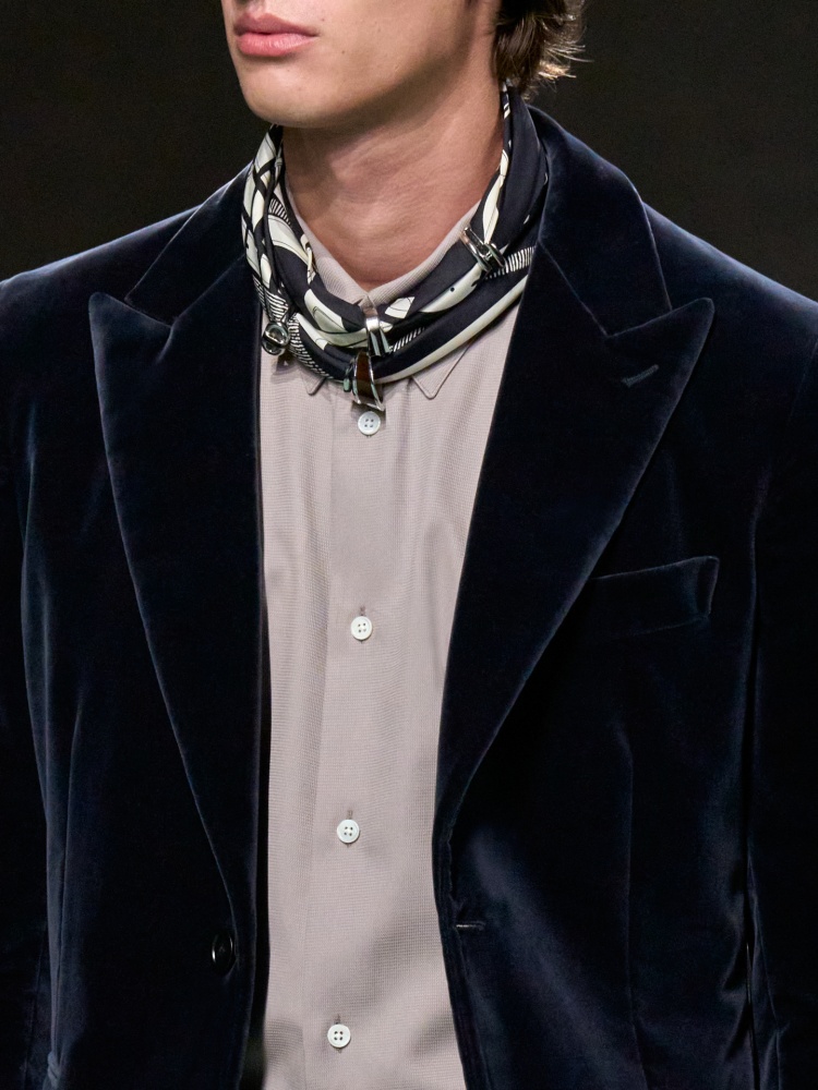 Hermès 2025秋冬男裝秀7亮點：大玩幾何概念、騎士風格比拼香港夜色 | Bella.tw儂儂