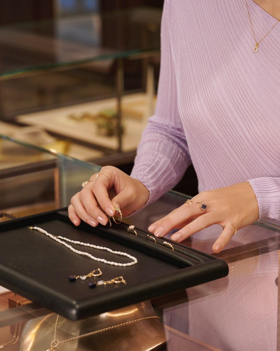 日本女孩最愛輕珠寶「agete」秋冬新品上架！寶石耳環、套戒靈感來自天際，這款＂限定琥珀骨董手錶＂值得收藏 | Bella.tw儂儂