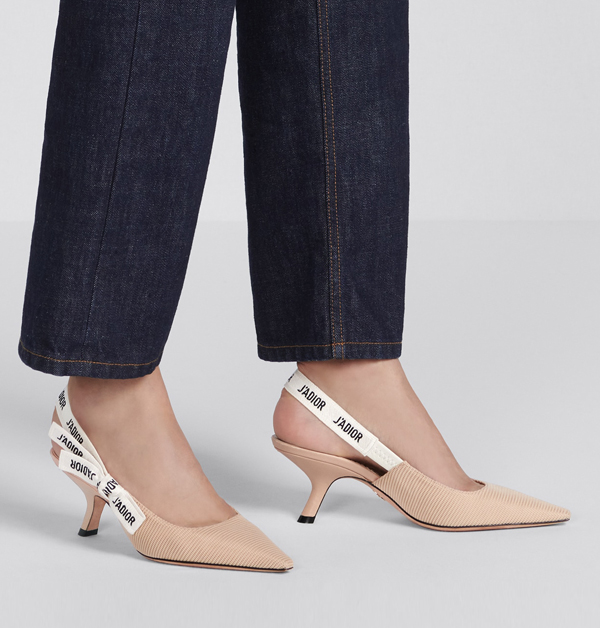 2024「Pantone 柔和桃」8款精品鞋推薦！Gucci水晶華麗點綴、香奈兒撞色最經典、BV鞋跟好特別！ | Bella.tw儂儂