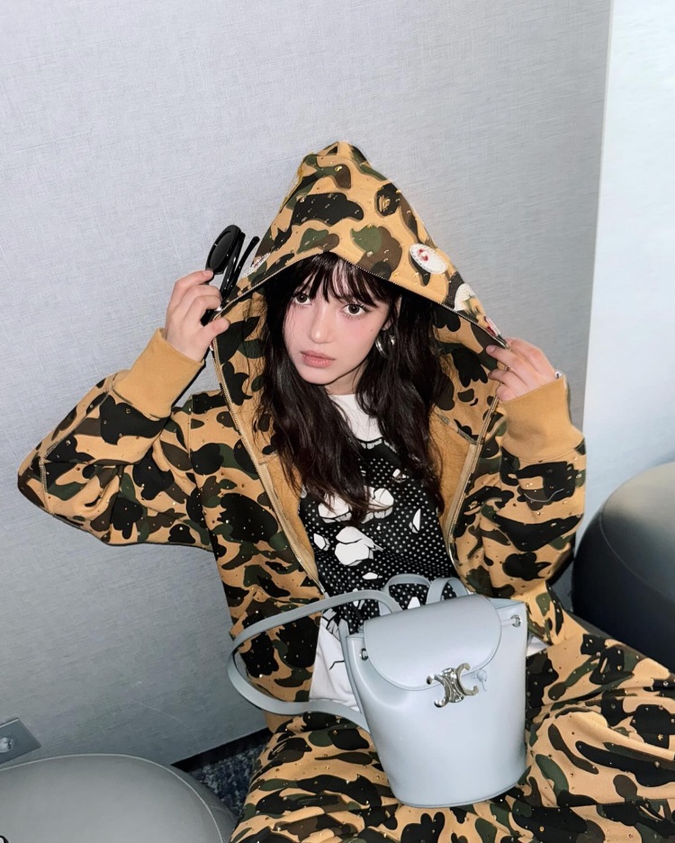 Celine 2025春季後背包推薦Top7！老花款男女通殺，「冰川藍」品牌大使Danielle私服也愛 | Bella.tw儂儂