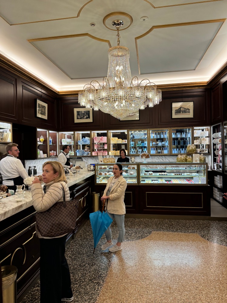 義大利甜點霸主Cova台灣展店計畫曝光！200年咖啡店LVMH集團撐腰，4月中台北101登場 | Bella.tw儂儂