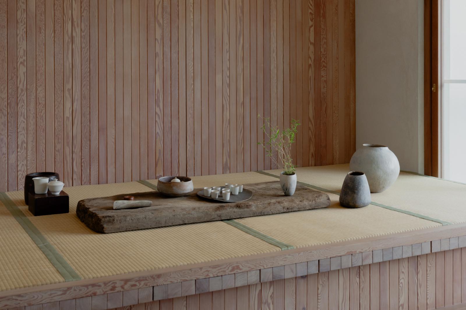 台南必訪！漁光島極簡空間「森初」王怡方陶藝展登場，清水模建築中悠然靜心 | Bella.tw儂儂