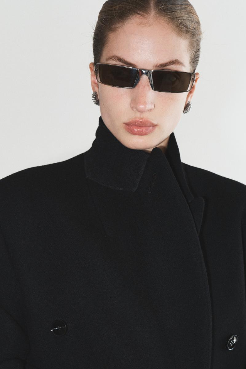 H&M也能穿出高級感！全新系列「Essentials」主打靜奢極簡，「這款落肩襯衫」千元即可入手！ | Bella.tw儂儂