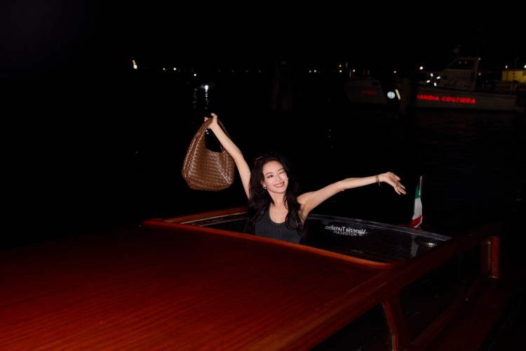 Bottega Veneta全新Campana包4亮點：升級大容量，舒淇搶先示範 | Bella.tw儂儂