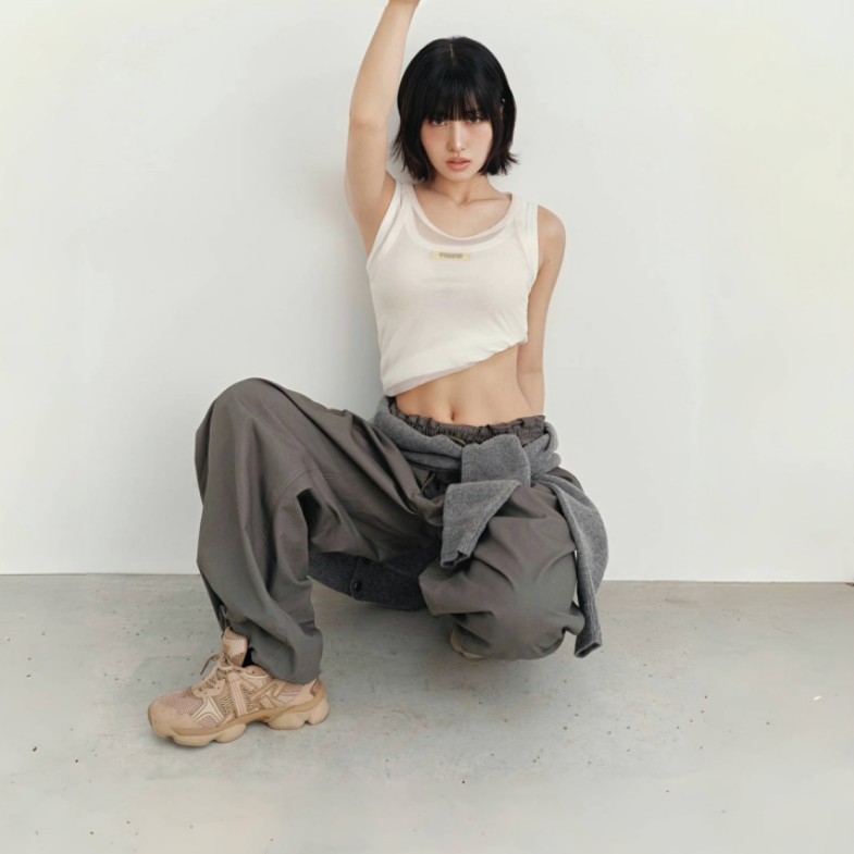 TWICE MOMO帥氣示範Onitsuka Tiger全新慢跑鞋「Tigrun」！炫腹穿搭掀話題 | Bella.tw儂儂