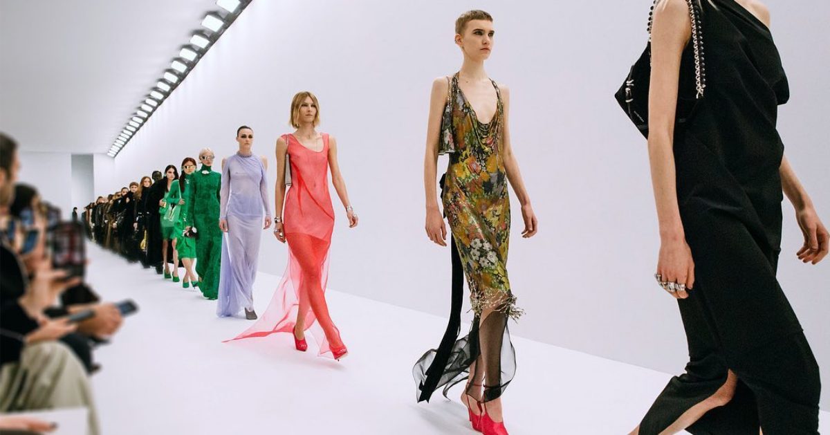 Givenchy春天不在！奧黛麗赫本欽點愛牌、從優雅代名詞到街頭時尚的鼻祖，品牌遇到什麼困境？ | Bella.tw儂儂