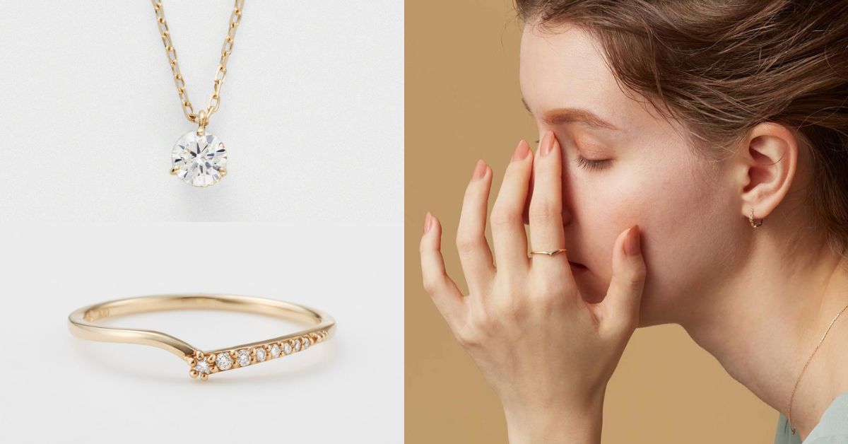 Agete 日系女孩最愛輕珠寶！8款簡約日常飾品推薦，小巧V戒質感滿分、這款「鑽石項鍊」Dcard討論度破表！ | Bella.tw儂儂